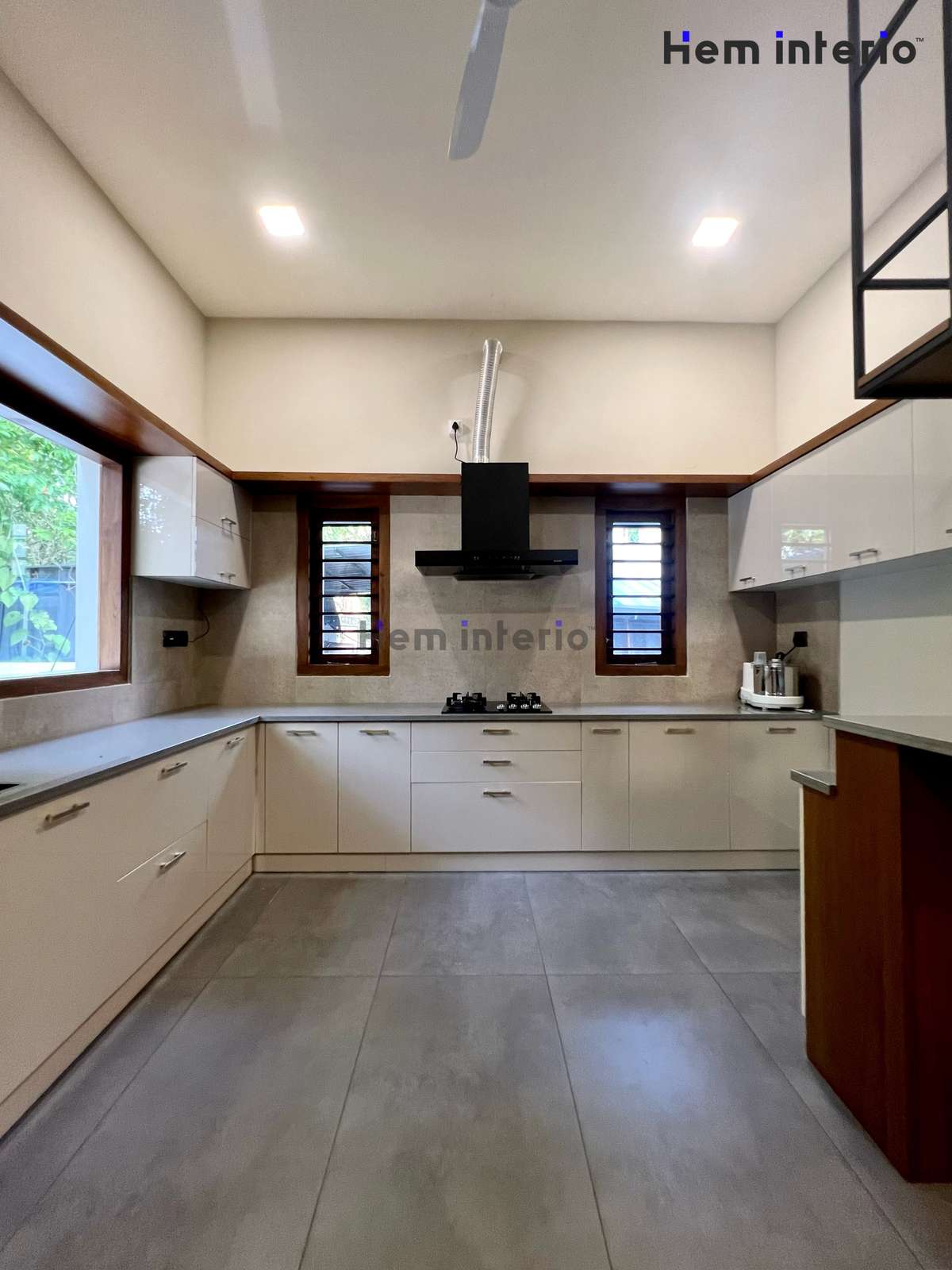 4 bedroom 2,850 sqft interior design by Hem Interio in Arookutty, Alappuzha, Kerala