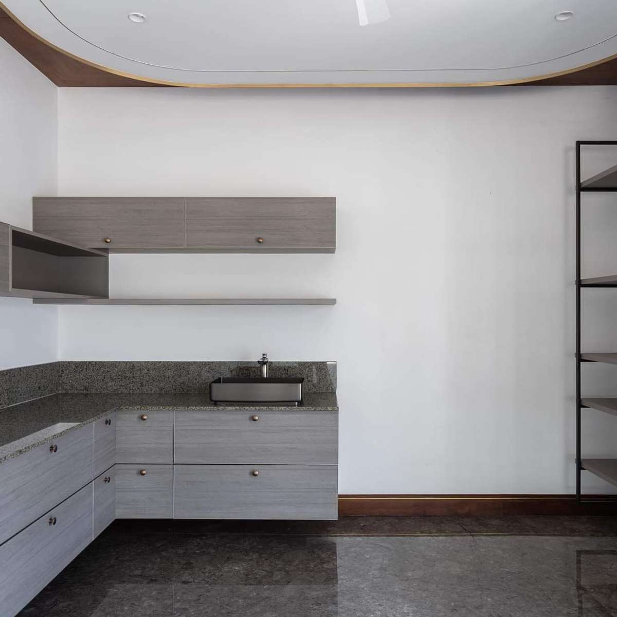 5 bedroom 20,000 sqft interior design by nazer mk in Mattannur, Kerala