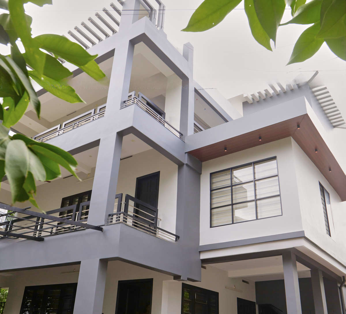 6 bedroom 3,000 sqft interior design by De Desire Studio in Kalamassery, Kochi, Kerala